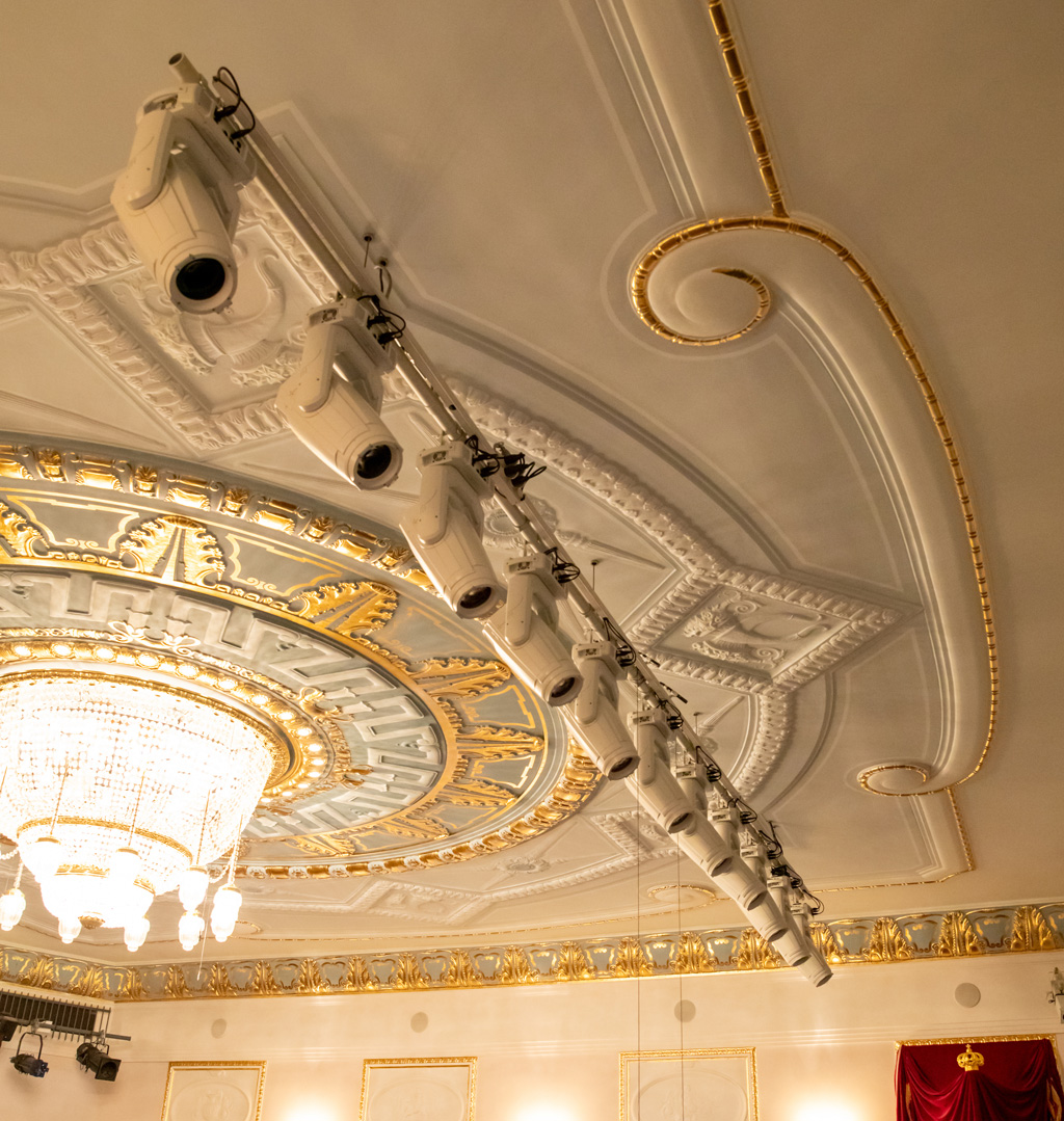 König Albert Theater investiert in Robe T1 in weißem Finish › ProMediaNews