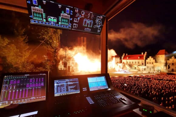 Elation Proteus Brutus, Litecraft BX.7 und OutLED AT10.plus beleuchten ...